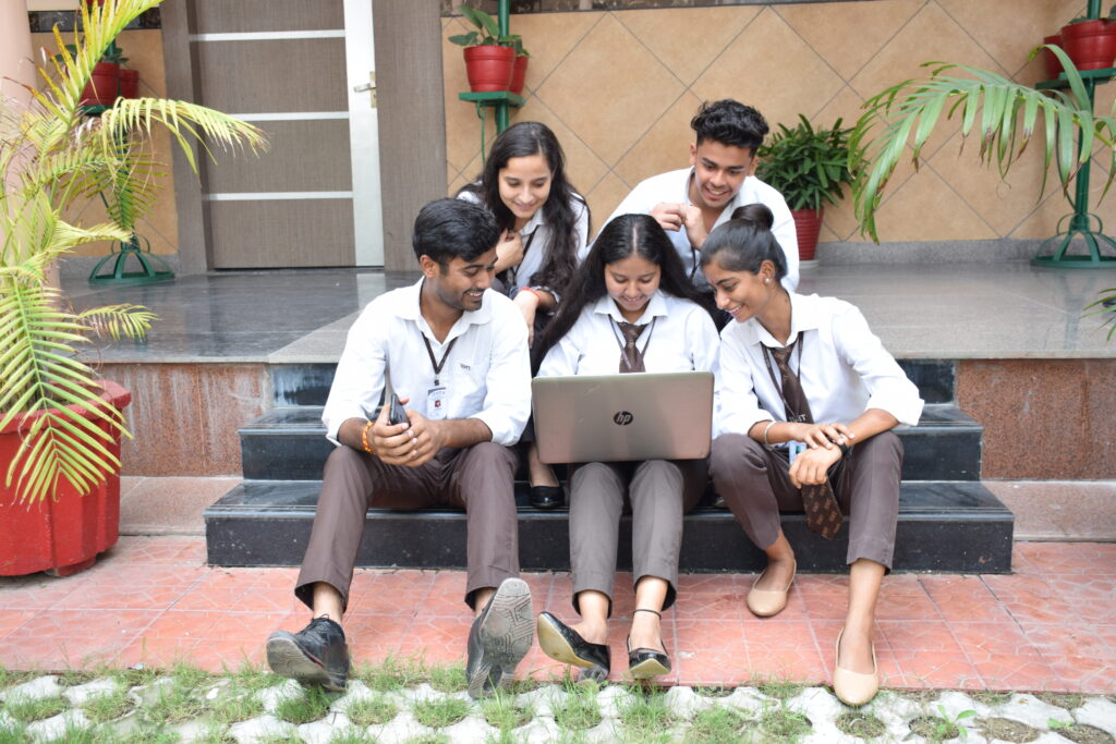 TOP DIPLOMA COLLEGE FOR CSE IN NOIDA - IIMT Group of Colleges